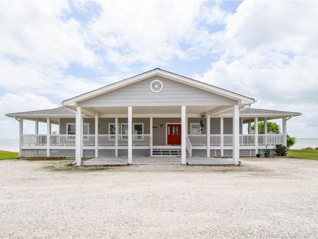 2006 First St, Bayside, TX 78340