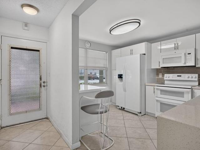 2006 Granada Dr Apt J1, Coconut Creek, FL 33066
