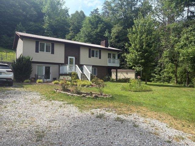 2006 KY Route 825, Hagerhill, KY 41222