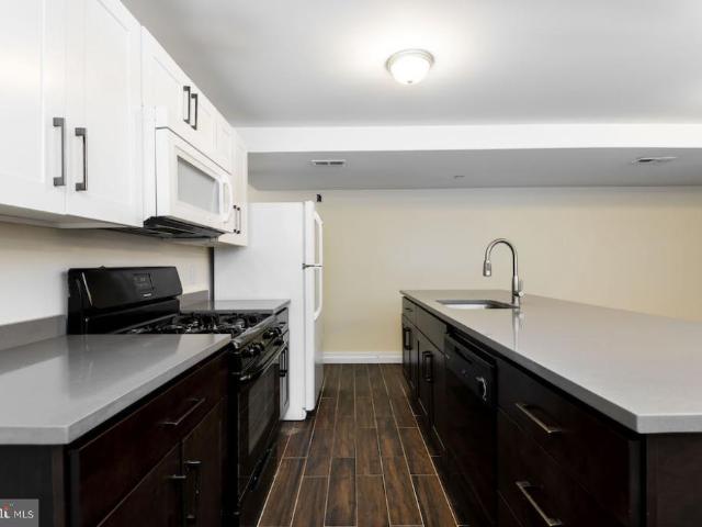 2006 Walnut Street # 13