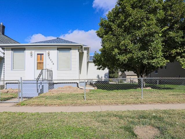 2006 5th Ave, Council Bluffs, IA 51501