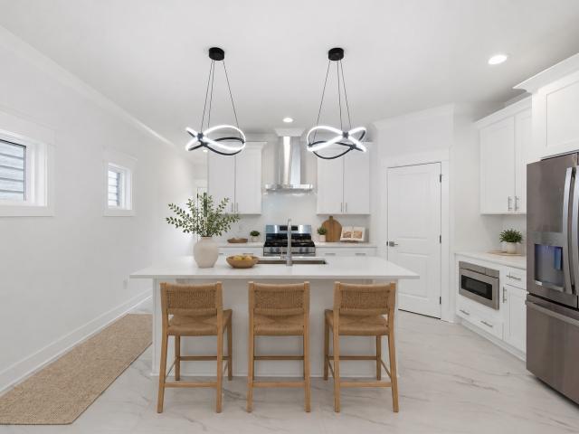 2006B 10th Ave N