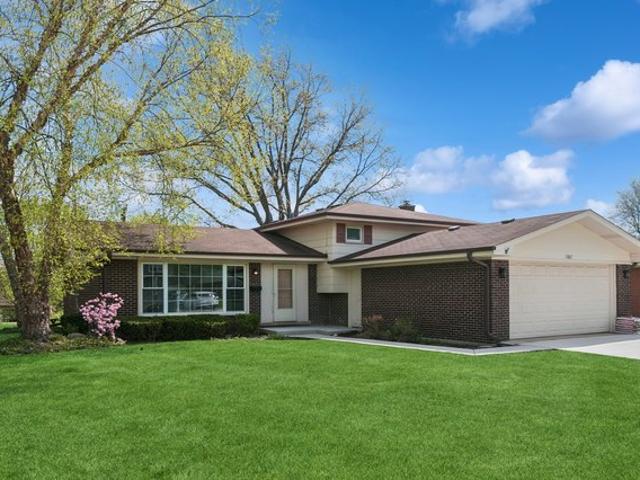 2007 N Spruce Ter, Arlington Heights, IL 60004