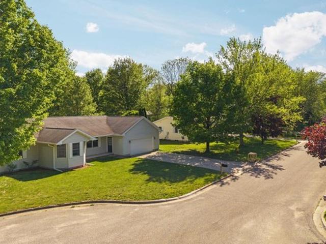 2007 Kaylyn Dr, Cadillac, MI 49601