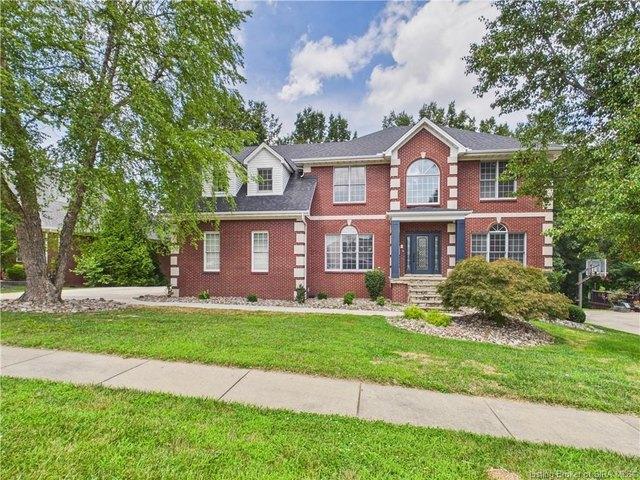 2007 Plum Woods Ct, Sellersburg, IN 47172