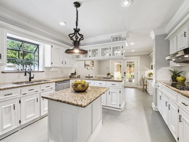 2007 Seven Oaks Dr, Kingwood, TX 77339