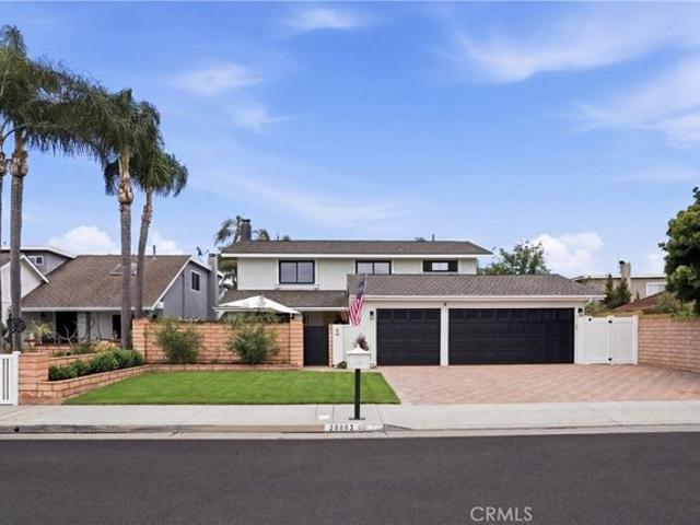 20082 Gothic Cir, Huntington Beach, CA 92646