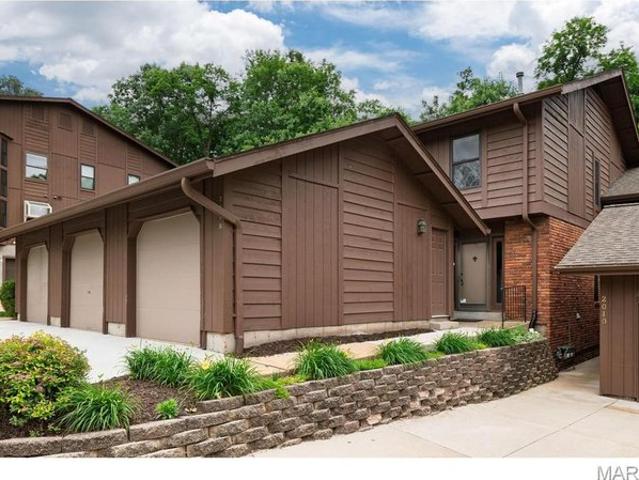 2008 Meadowtree Ln, Kirkwood, MO 63122