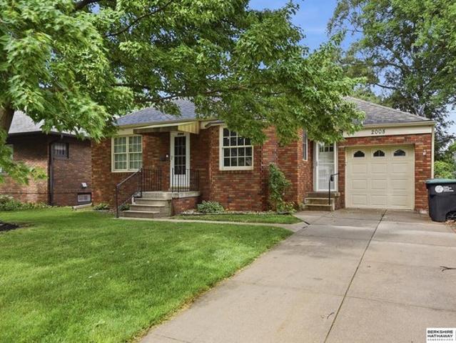 2008 N 49th St, Omaha, NE 68104