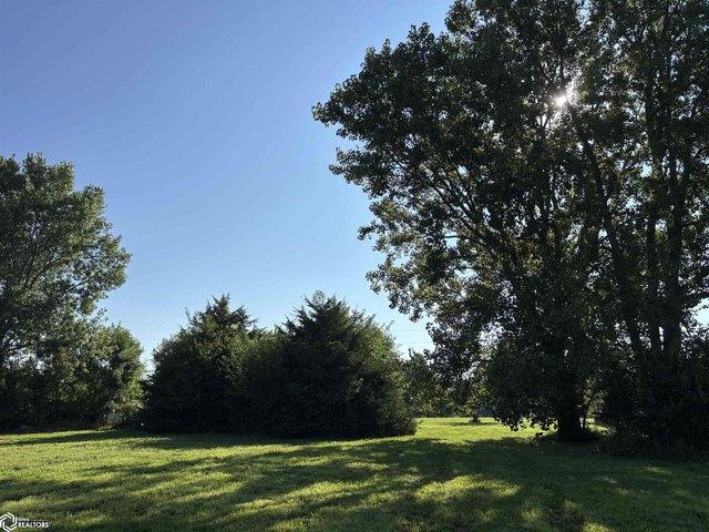 2008 N B St, Fairfield, IA 52556