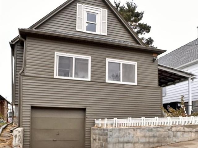 2008 Oak St, Omaha, NE 68108