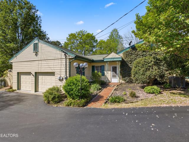 2008 Cedar Lane
