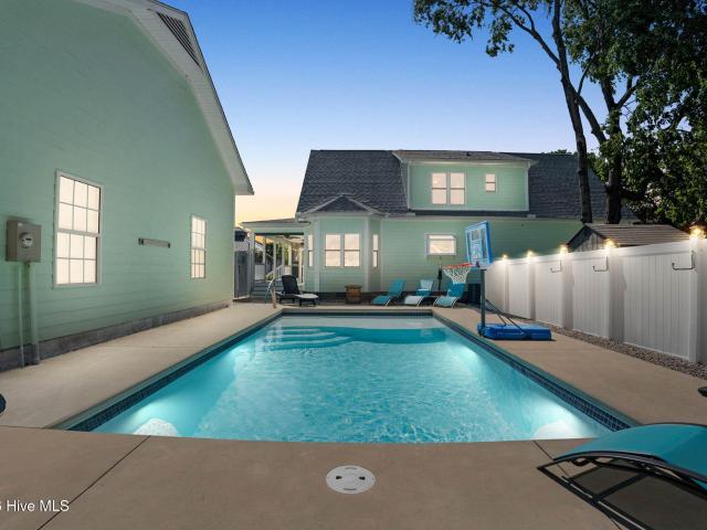 2008 E Oak Island Drive