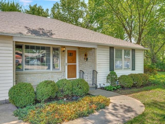 2008 SW Broadview Dr, Topeka, KS 66615