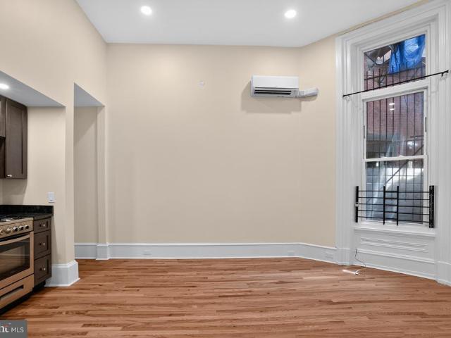 2008 Spruce Street # 1M