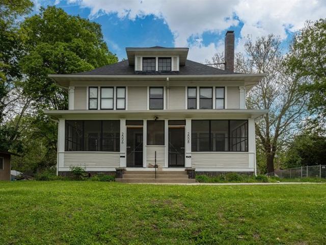 2008 2006 E 12th St, Des Moines, IA 50316