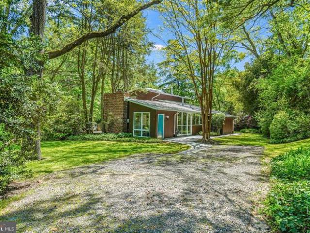 2009 Marthas Rd, Alexandria, VA 22307