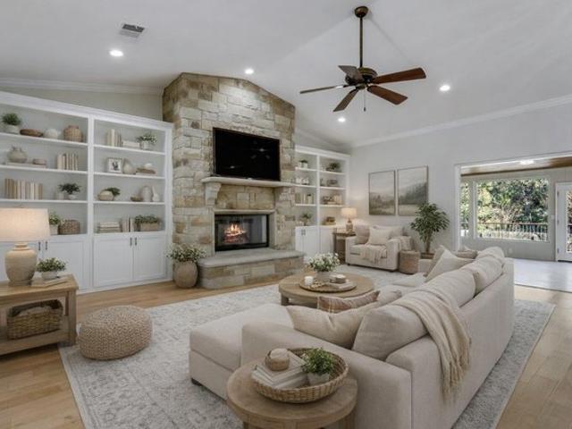 2009 American Dr, Lago Vista, TX 78645