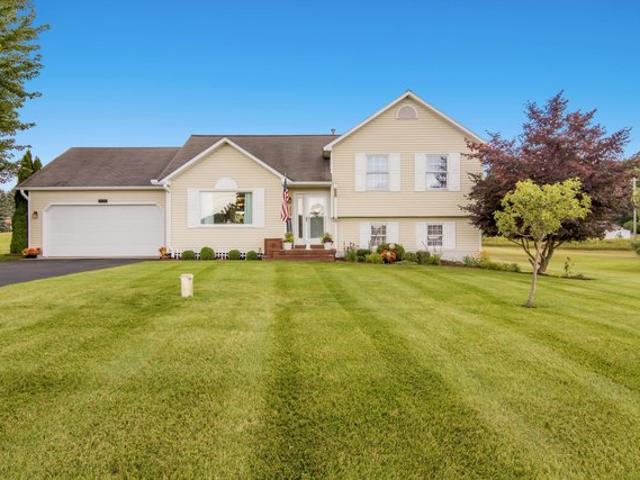 2009 Black Forest Ln, Traverse City, MI 49696