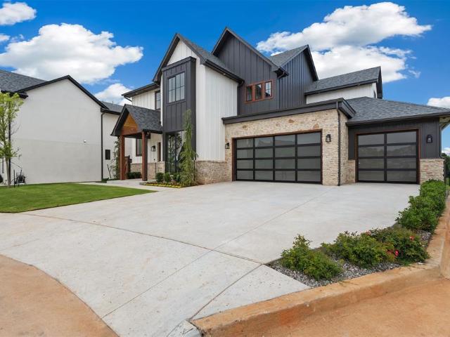 2009 Colonial Way