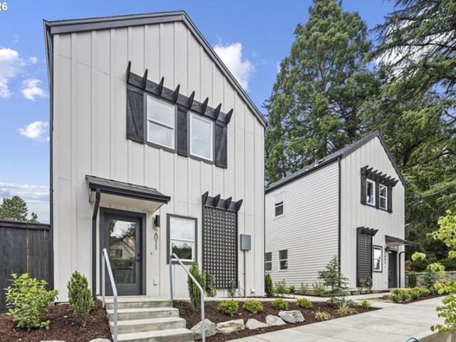 2009 SW Moss St, Portland, OR 97219