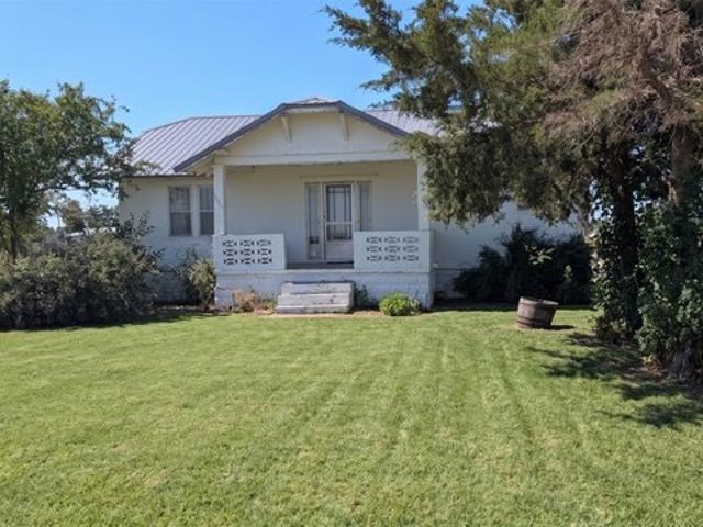 2009 W Beeson Rd, Dodge City, KS 67801