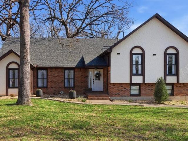 2009 W Broadway St, West Plains, MO 65775