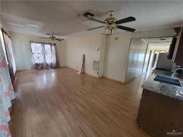 2009 W Hackberry Avenue
