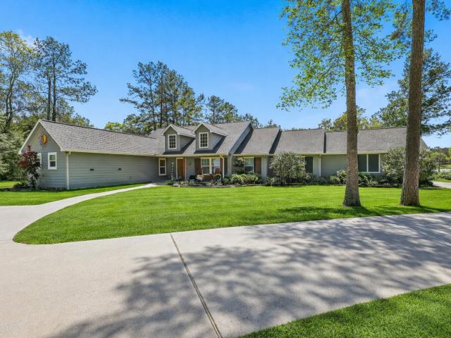 20003 Country Lake Drive N
