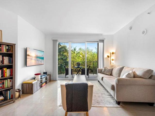 20000 E Country Club Dr #212, Aventura, FL 33180
