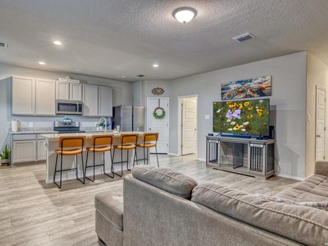 20009 Huckleberry St, Lytle, TX 78052