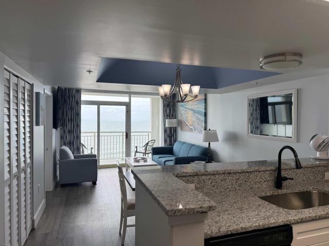 2000 N Ocean Blvd. Camelot 404