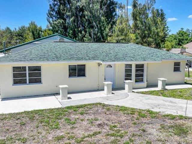 2000 Allen St, Englewood, FL 34223
