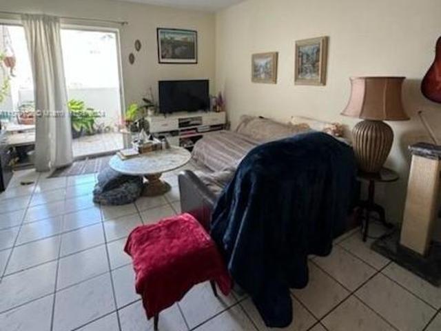 2000 Biarritz Dr #404, Miami Beach, FL 33141