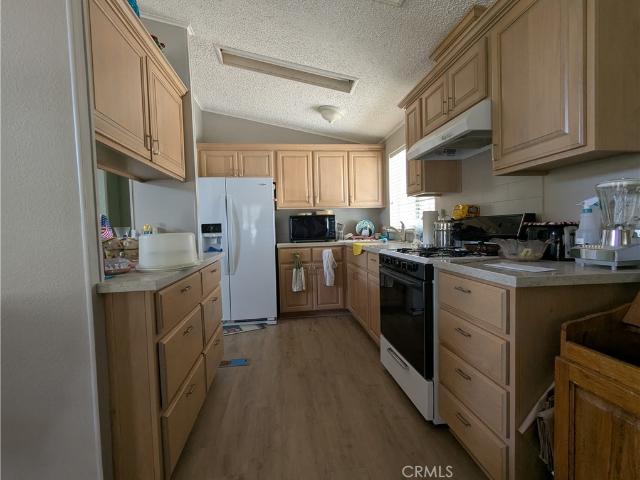 2000 Breezeway Dr, Bakersfield, CA 93306 | MLS #CV26073
