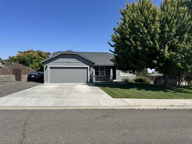 2000 Diamond Head Way, West Richland, WA 99353