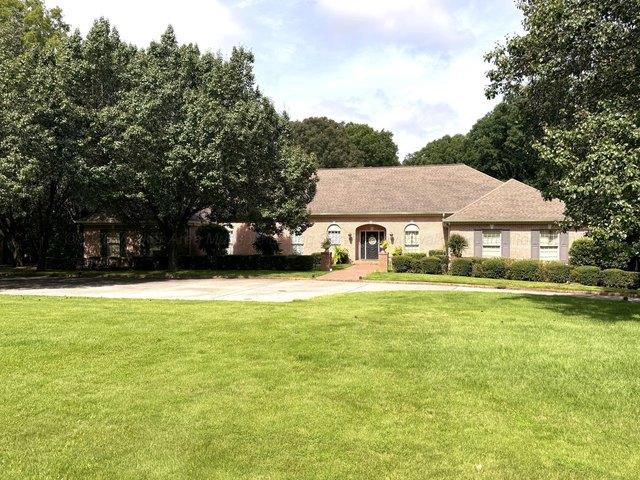 2000 Greenbriar Ln, Jasper, AL 35504