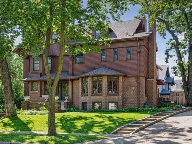 2000 Irving Ave S, Minneapolis, MN 55405