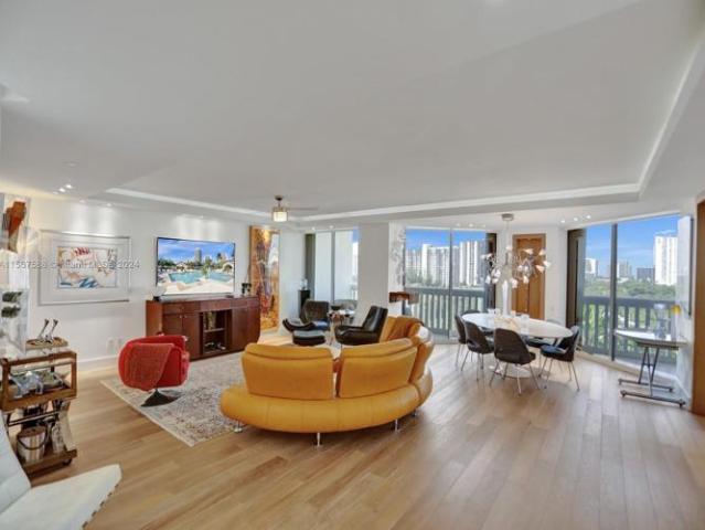 2000 Island Blvd #1004, Aventura, FL 33160