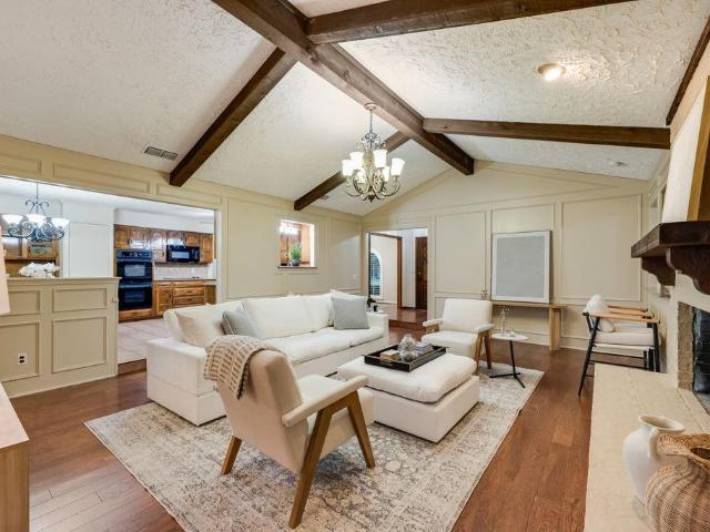2000 Lake Shore Lane