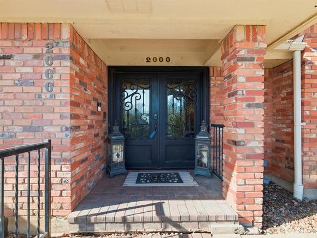 2000 Lakehill Ct, Arlington, TX 76012
