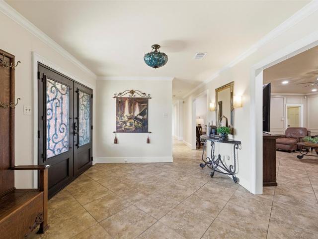 2000 Lakehill Court