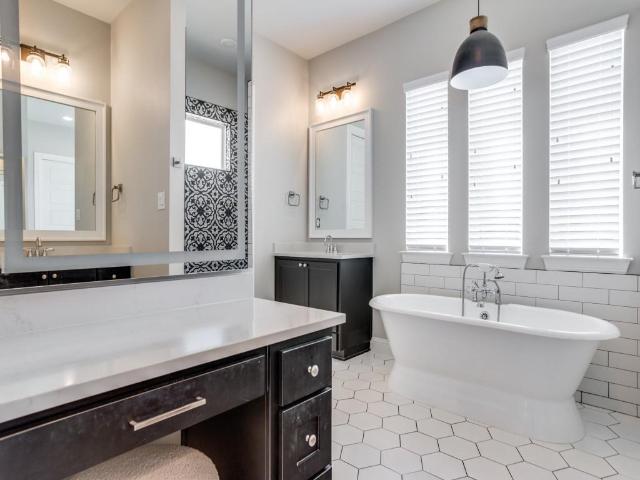 2000 Raglan Trl, Weatherford, TX 76087 | MLS #21184