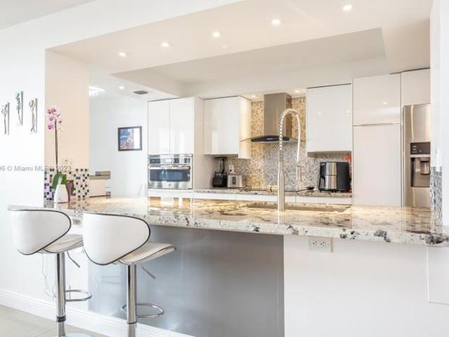 2000 Towerside Terrace #Ph05, Miami, FL 33138