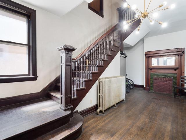 2000 W Pierce St