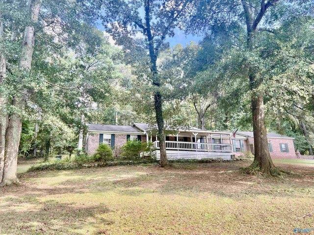 2000 Westwood Cir SW, Hartselle, AL 35640