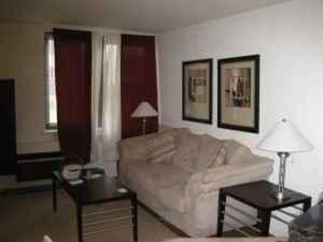$2000 / 1br Beautiful 1br & 1 bath, furnished, doorman, gym, June 1st Center city