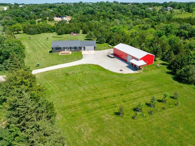 20014 nd Pl, Earlham, IA 50072