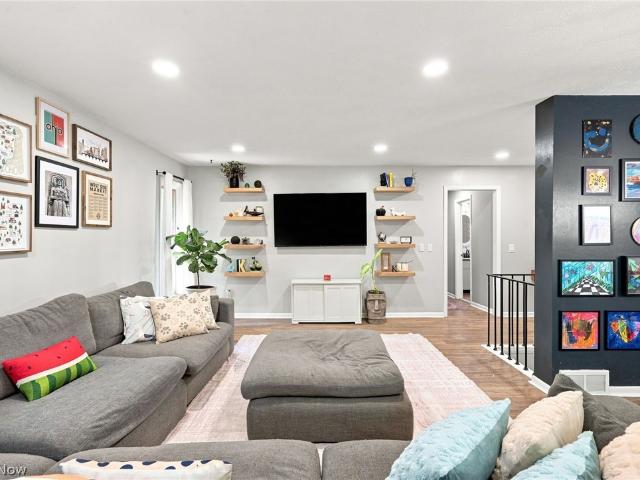20019 Hawthorne Lane
