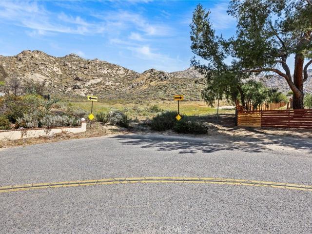 2001 Mt Vernon Ave, Riverside, CA 92507 | MLS #CV26068